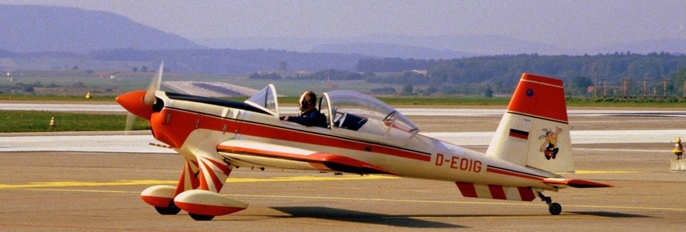 In the Loop Mystery Plane - The Acrostar | International Aerobatic Club